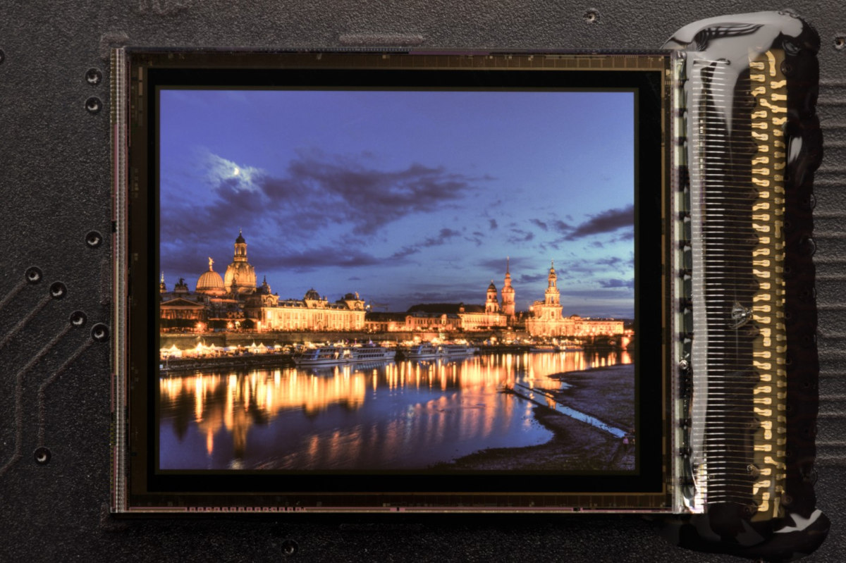 The Fraunhofer IPMS developed a high-voltage CMOS OLED microdisplay ...